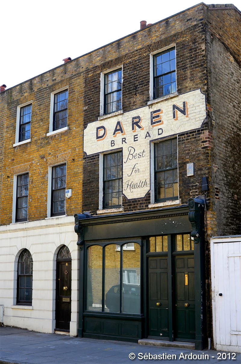 Painted signs and mosaics: Daren, Stepney