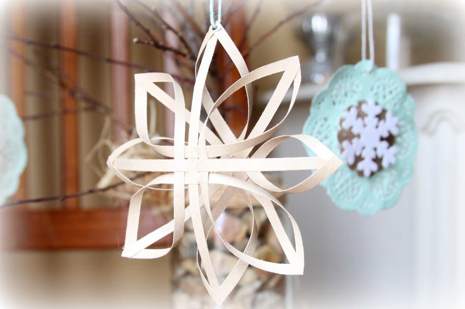 Li'l Buck's Creations: Woven Paper Snowflake Ornament