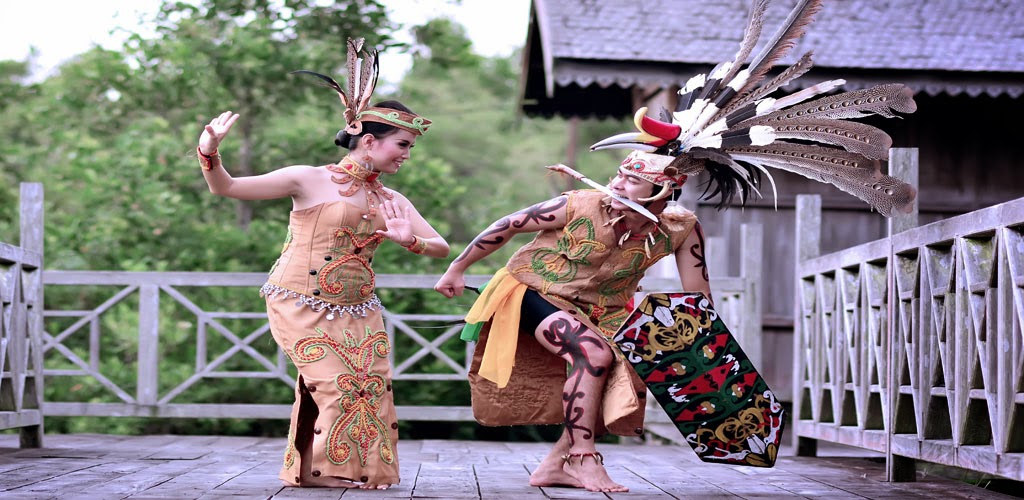 Seni tari dan seni musik Dayak Kanayatn - Suku Pedalaman di Indonesia