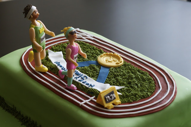 Sweet-D Cakes: Running: Cake on track, moving...not so much.