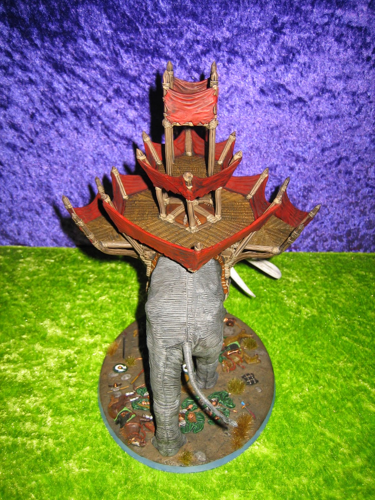 Making miniatures with Mario: Mumak of Harad finished