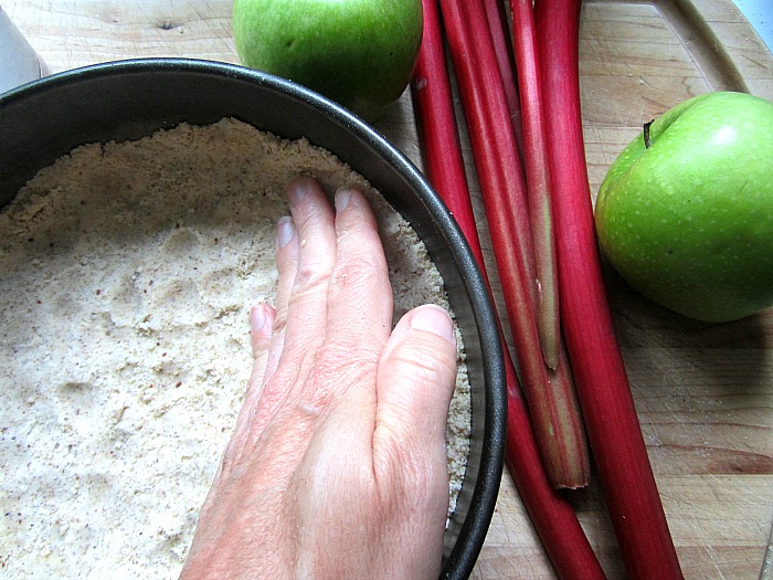 Deep Dish Rhubarb & Apple Streusel