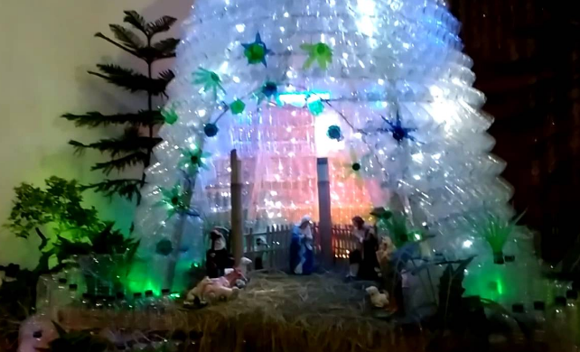 10 Gambar Pohon Natal Dari Botol Bekas Yang Bisa Jadi Inspirasi | Nanapedia