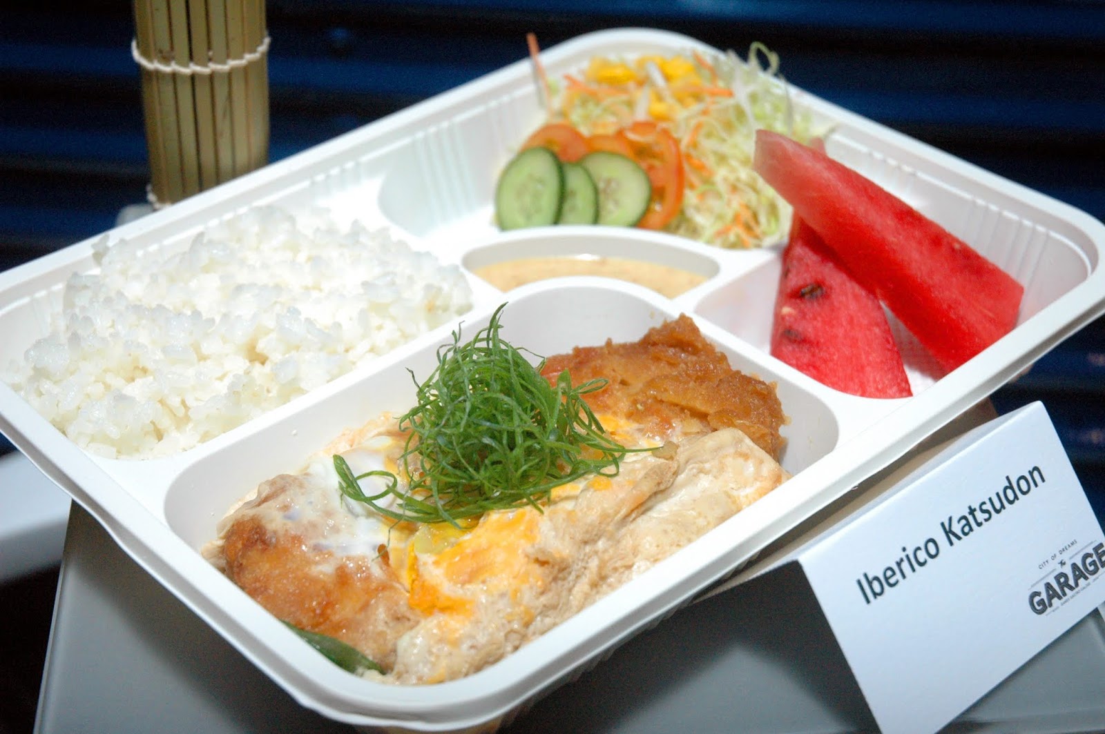 DUDE FOR FOOD: Reality Bites: Virtual Reality and Good Food at The VR ...