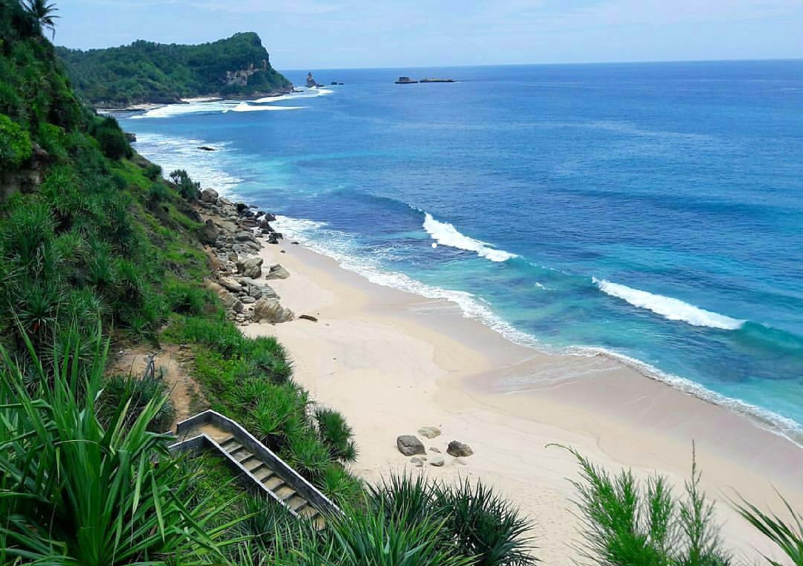 10 Gambar Pantai Kijingan Pacitan Jawa Timur, Rute dan Tiket Masuknya ...