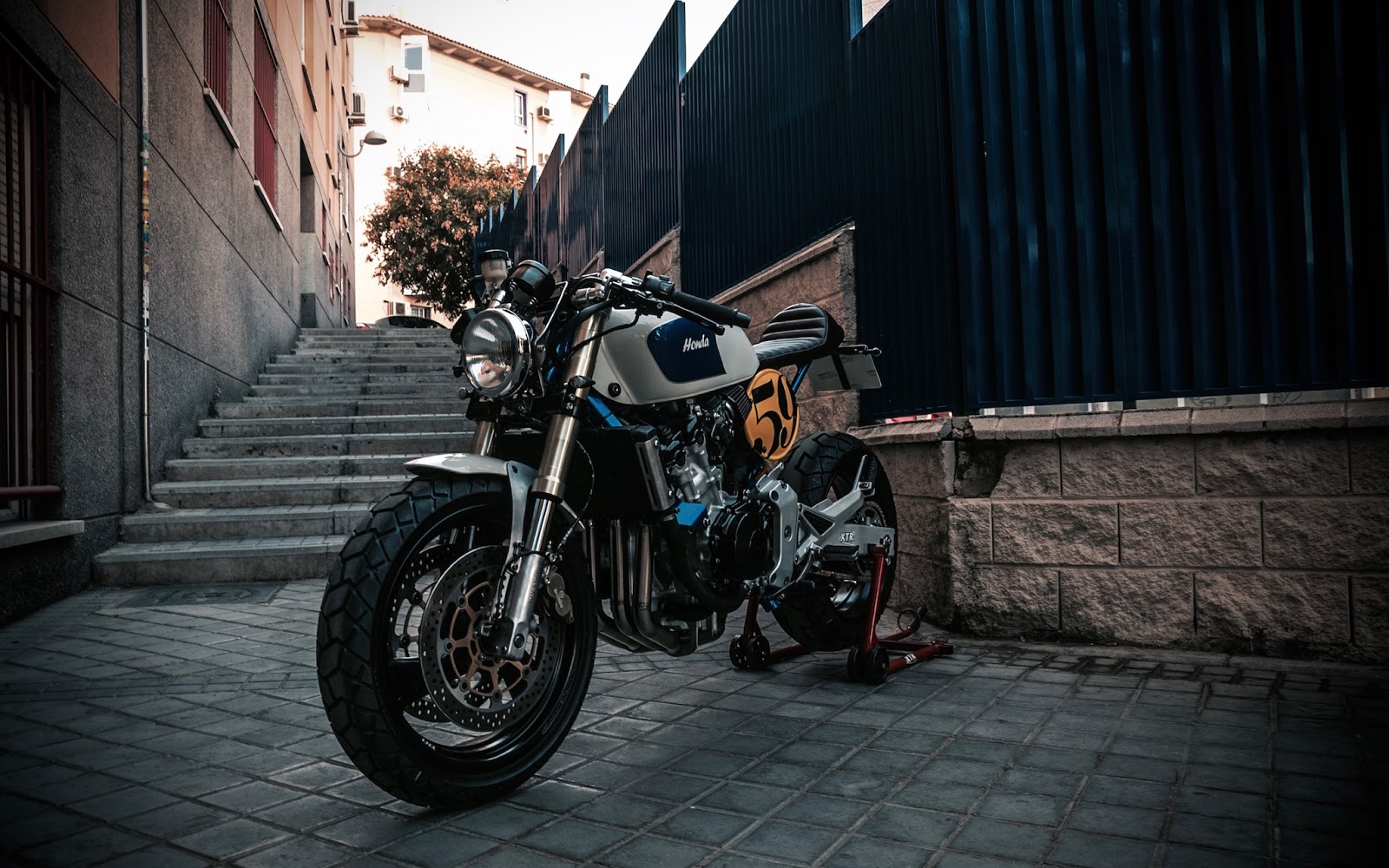 Pepo's Sake Racer - Inazuma café racer