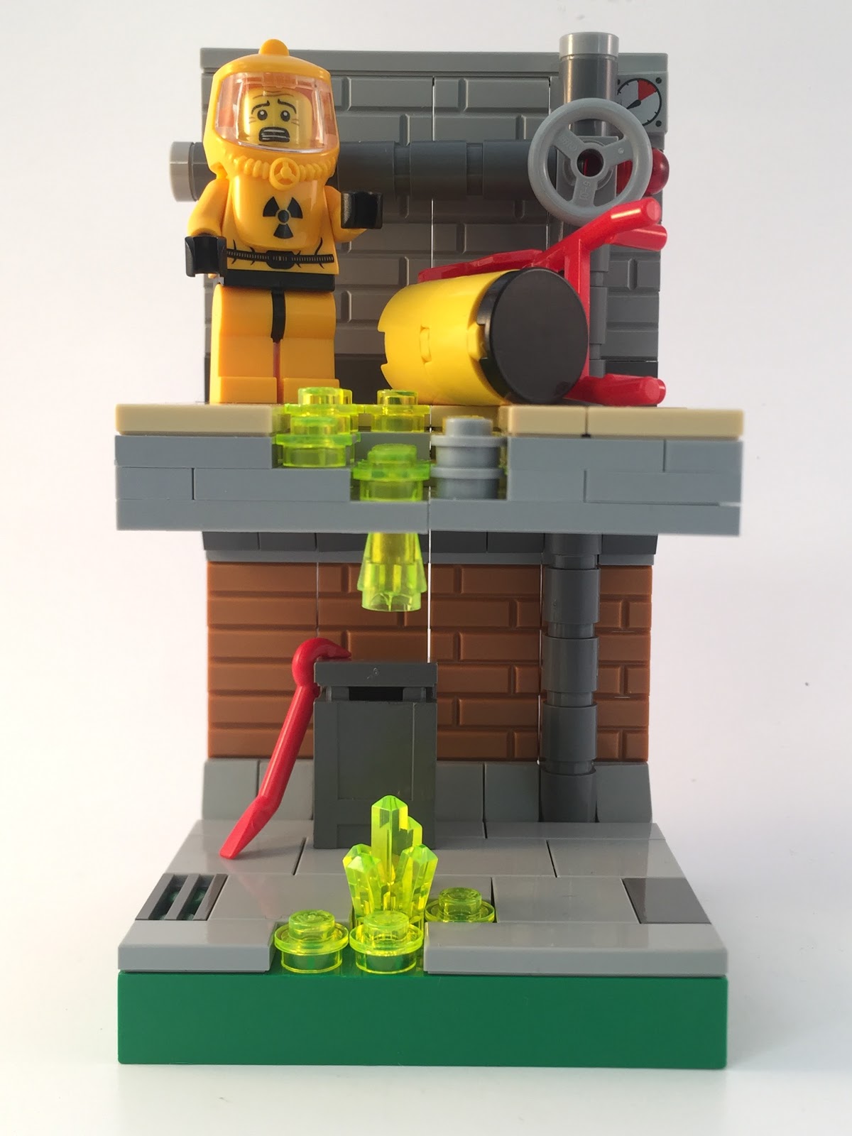 Lego Minifigure pictures: Custom Lego Scene Hazmat Guy Breaking Bad ...