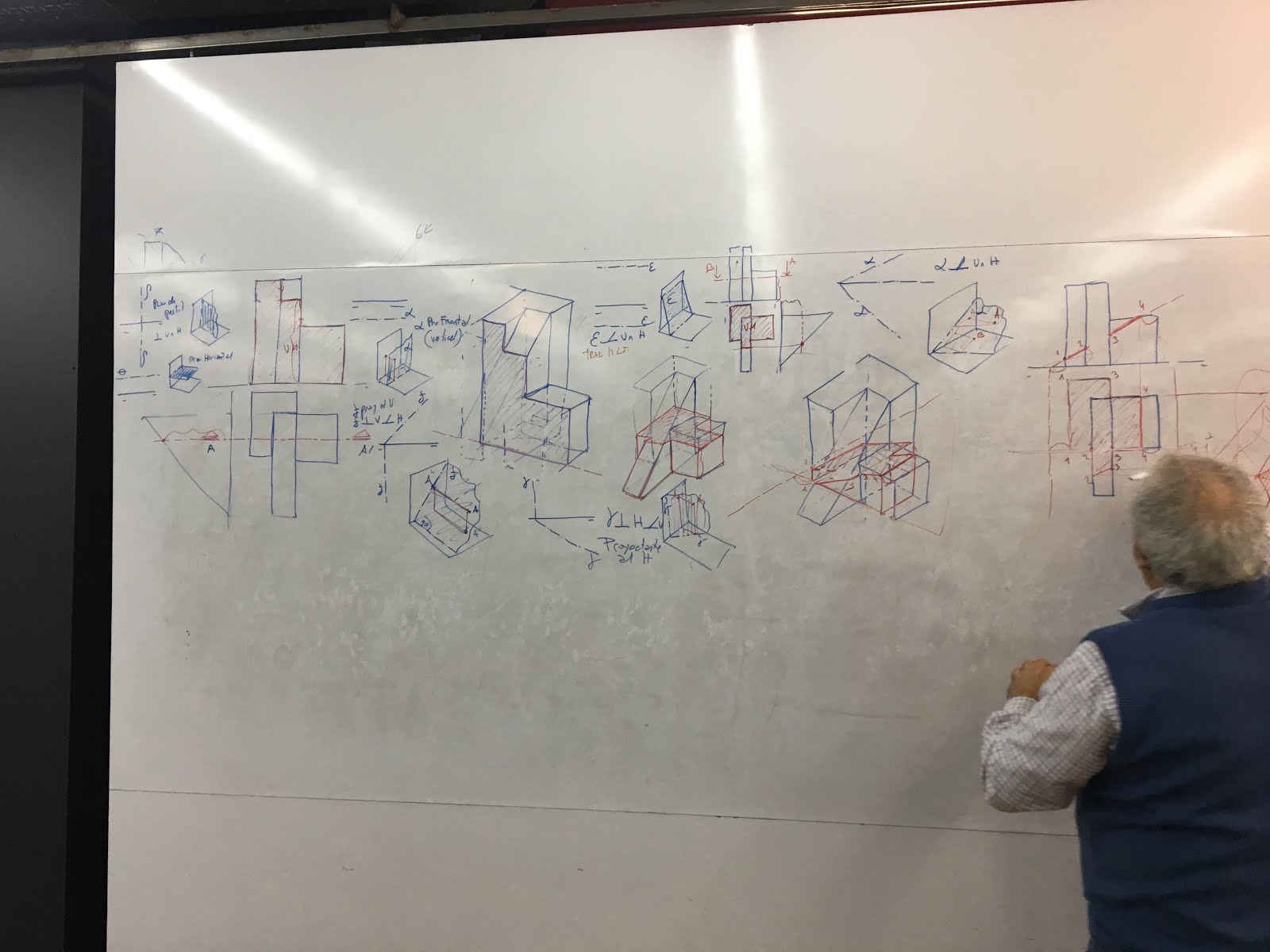 Elementos de Diseño Uno: Corte oblicuo y verdadera magnitud