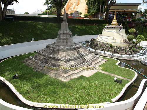 Wisdom Quarterly: American Buddhist Journal: Buddhist Pyramids (photos)