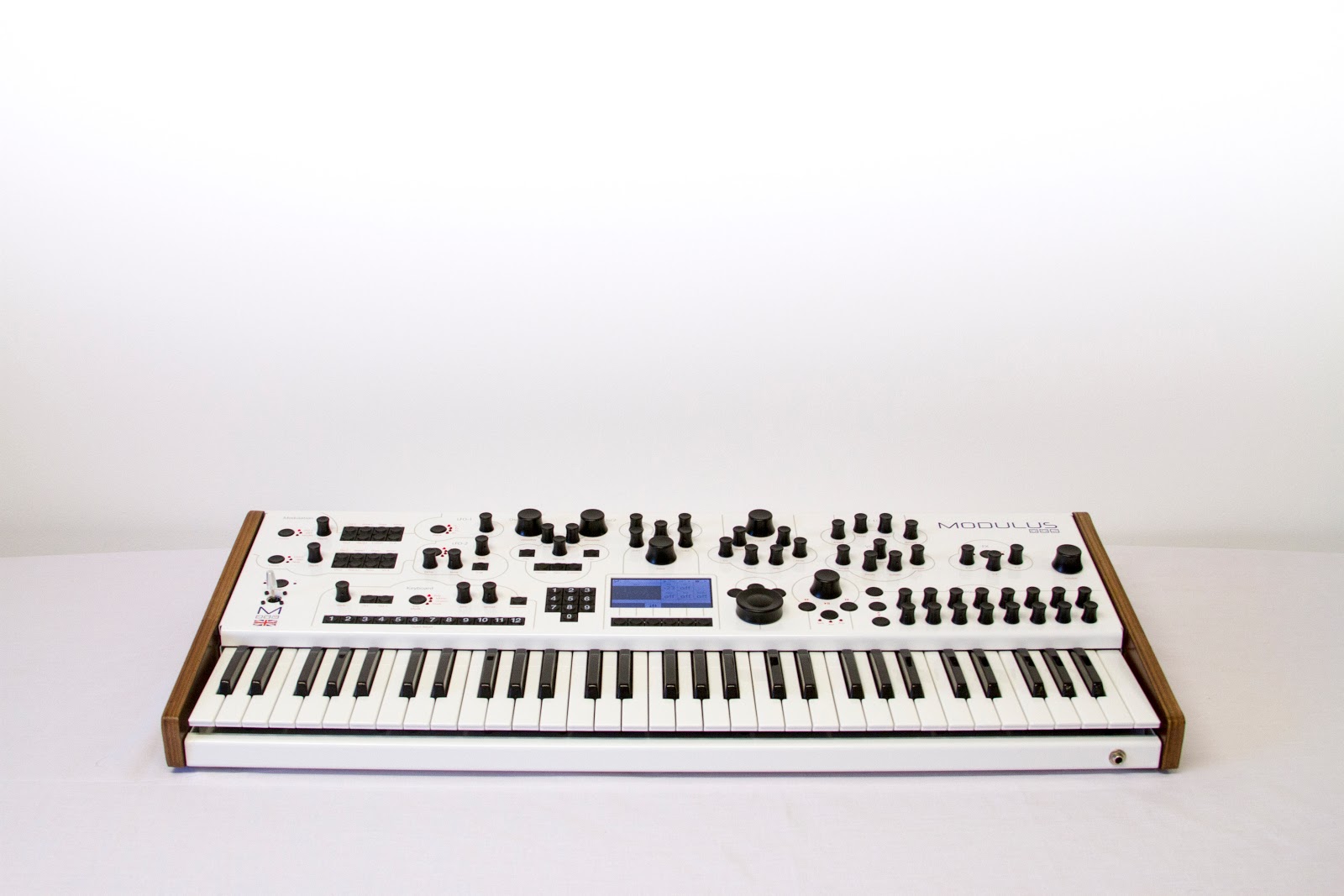 MATRIXSYNTH: First Look at the New Modulus Synthesizer Keyboard - Video ...