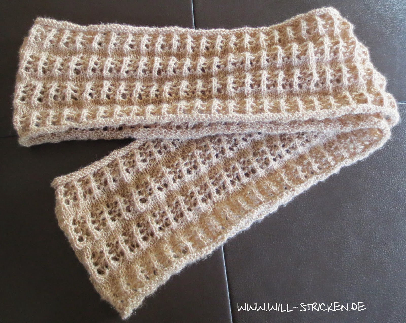 Loop mit Ajourmuster - kostenlose Strickanleitung