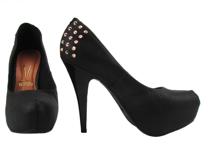 GAROTA MIMADA: SAPATOS