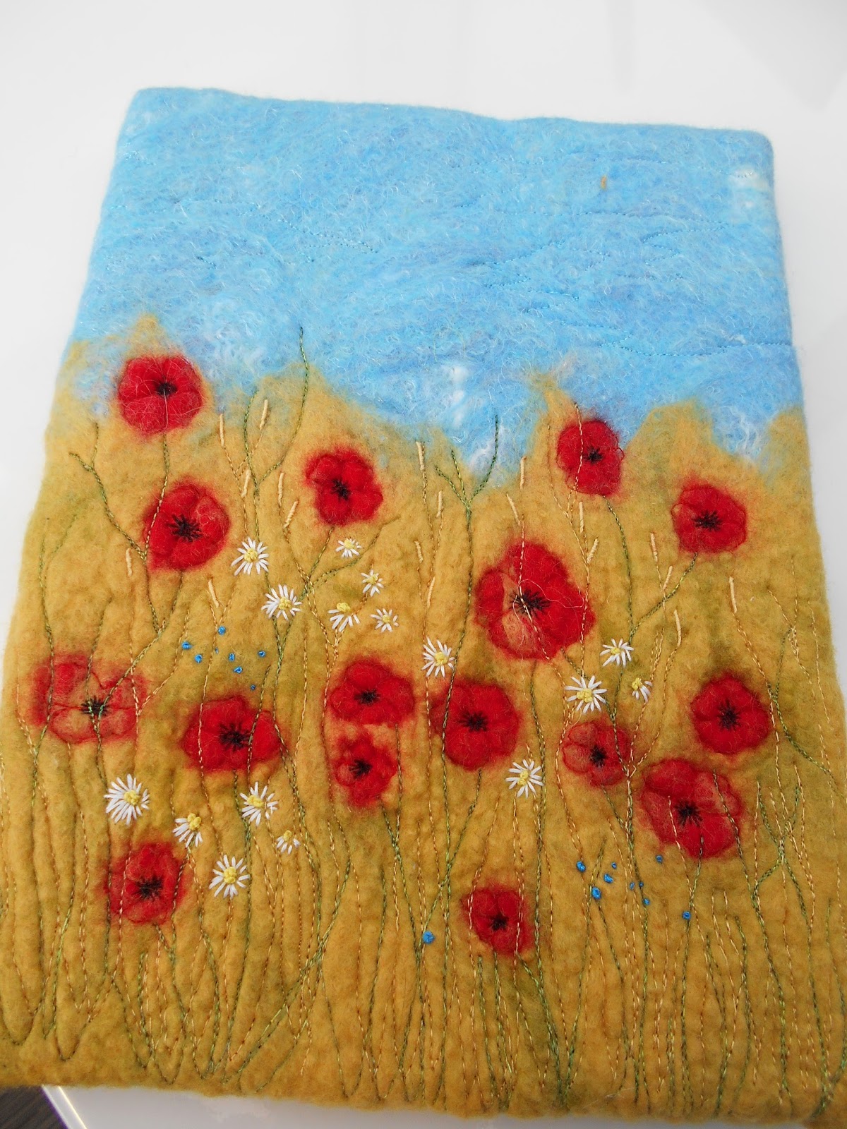 Scrumptious Textiles: Felted poppies