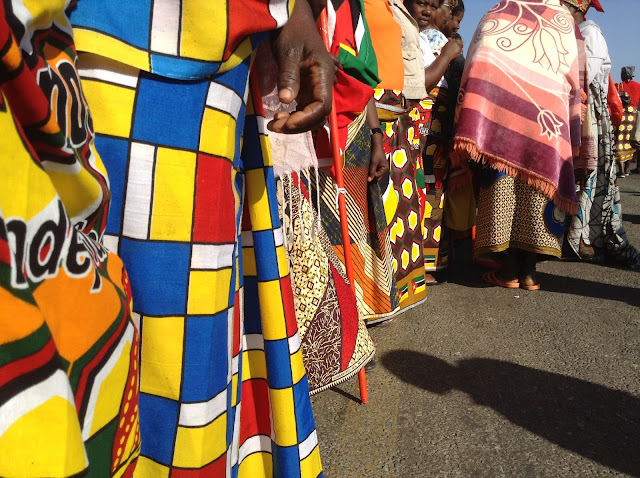 Maryangela's Venture to Mozambique: Amazing what a piece of cloth can do.
