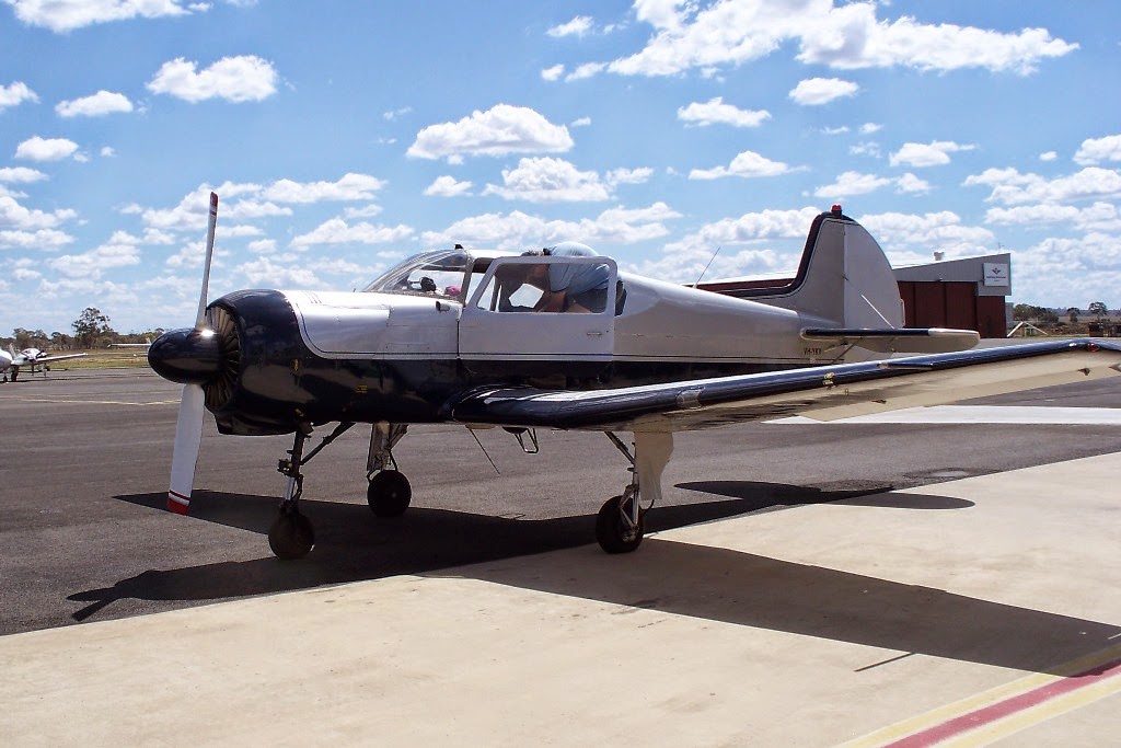 Central Queensland Plane Spotting: Beautiful Yakovlev Yak-18T VH-YKV ...