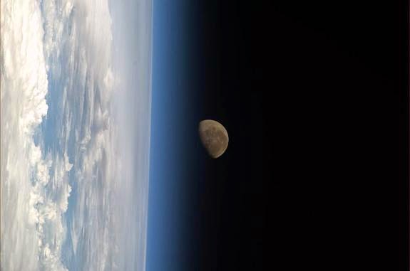 Traveller The Game: 400dt TL12 Subsidized Merchant, Type R, Mk2a1