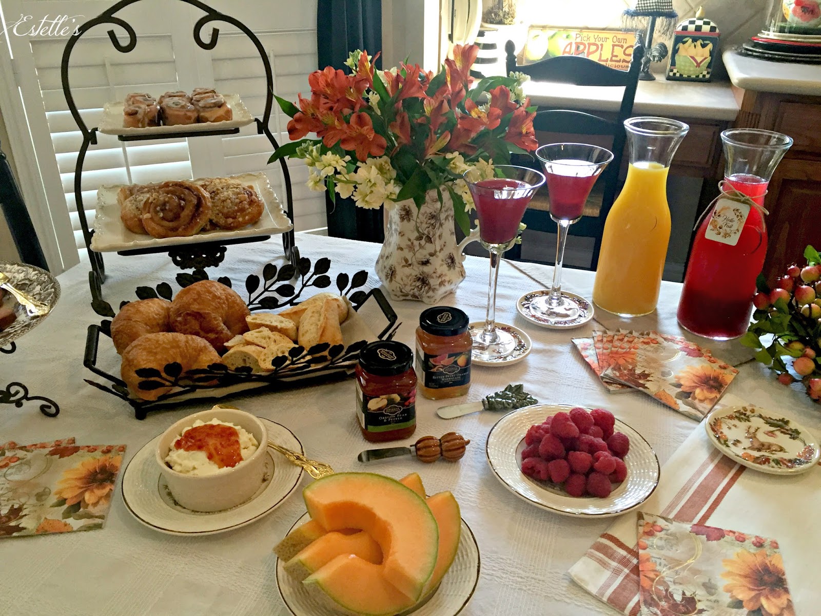 Estelle's: AN AUTUMN BRUNCH....COME GATHER AROUND OUR TABLE