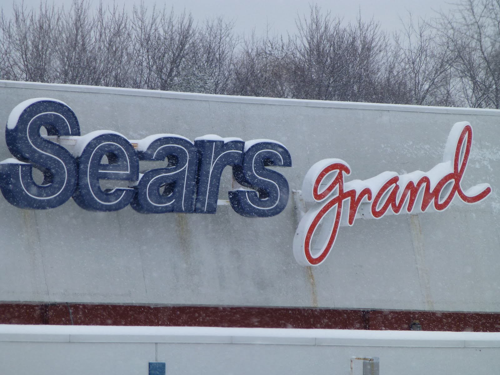 Dead and Dying retail: Sears Grand in Solon, Ohio