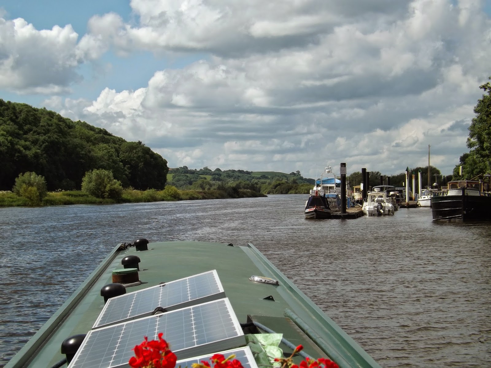 NB Holderness: Leisurely locking in the sunshine.