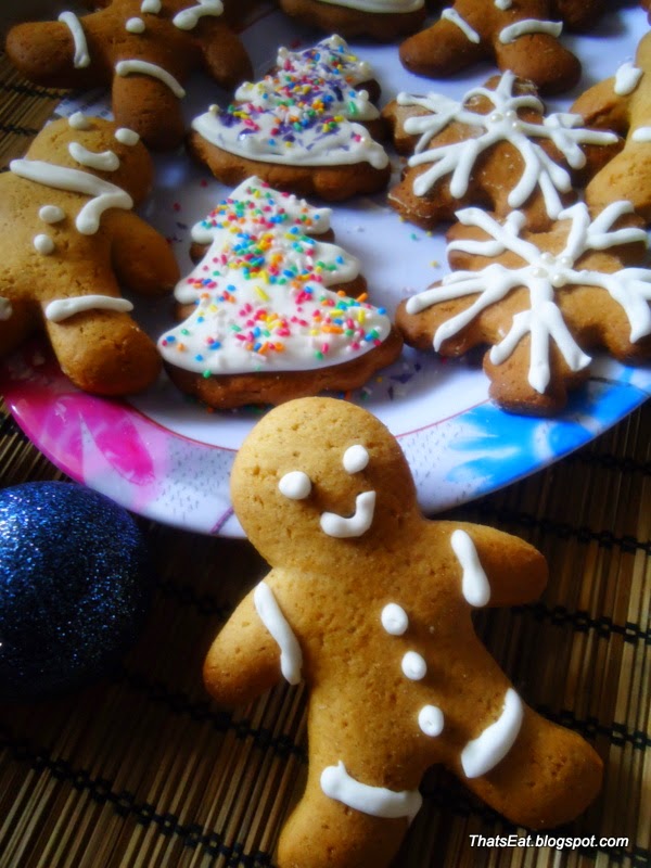 That's Eat!: GINGERBREAD COOKIES (ΜΠΙΣΚΟΤΑ ΜΕ ΜΠΑΧΑΡΙΚΑ)