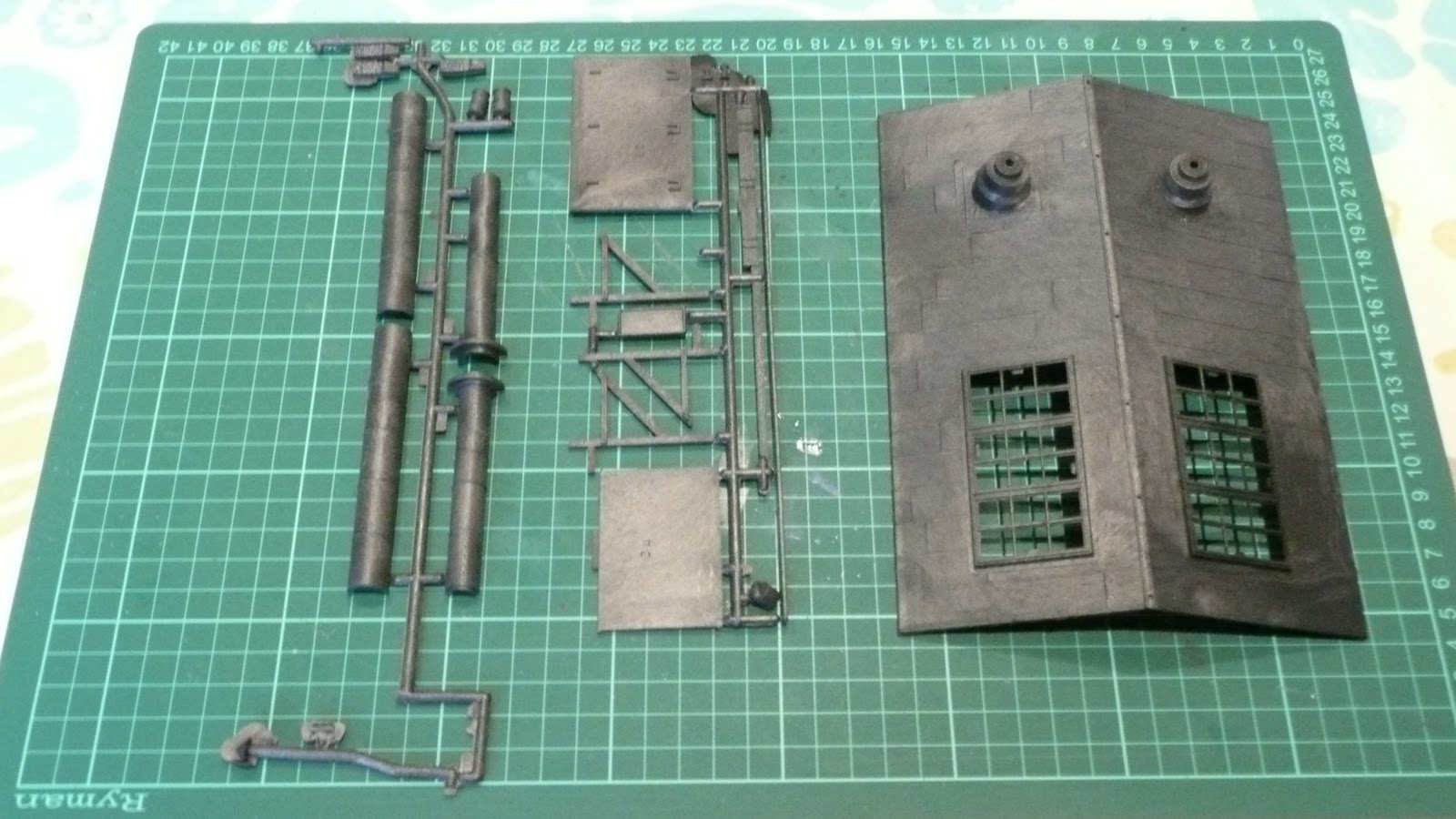 HO Scale Model Railroading in the UK: The Superior Bakery arrives at last