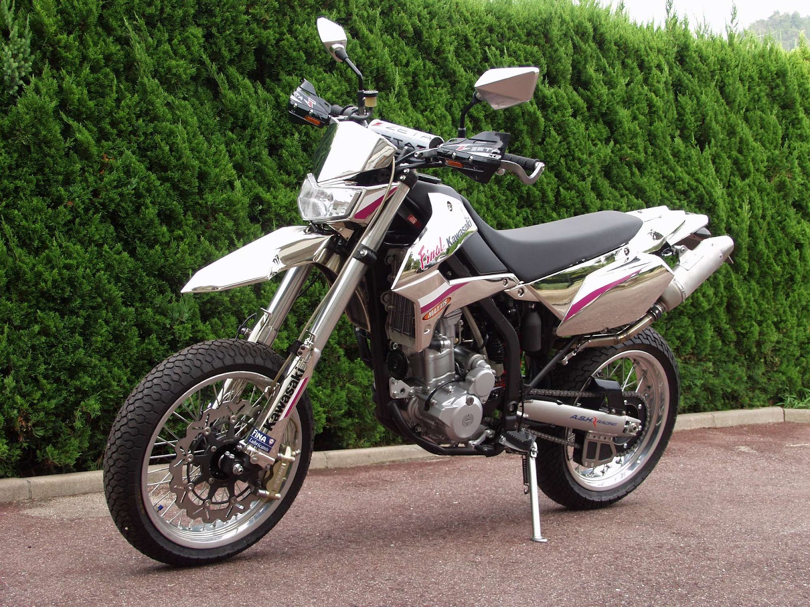 Takeyoshi images: Kawasaki D Tracker Custom