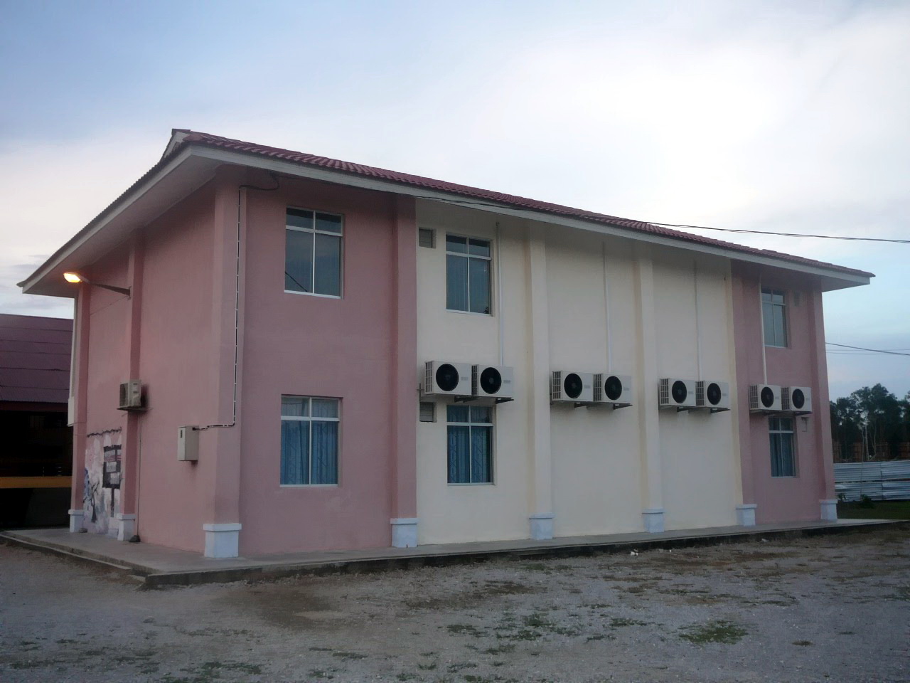 T E G A N U K I TA: SK Bukit Kuang dipilih laksana kelas maya keempat