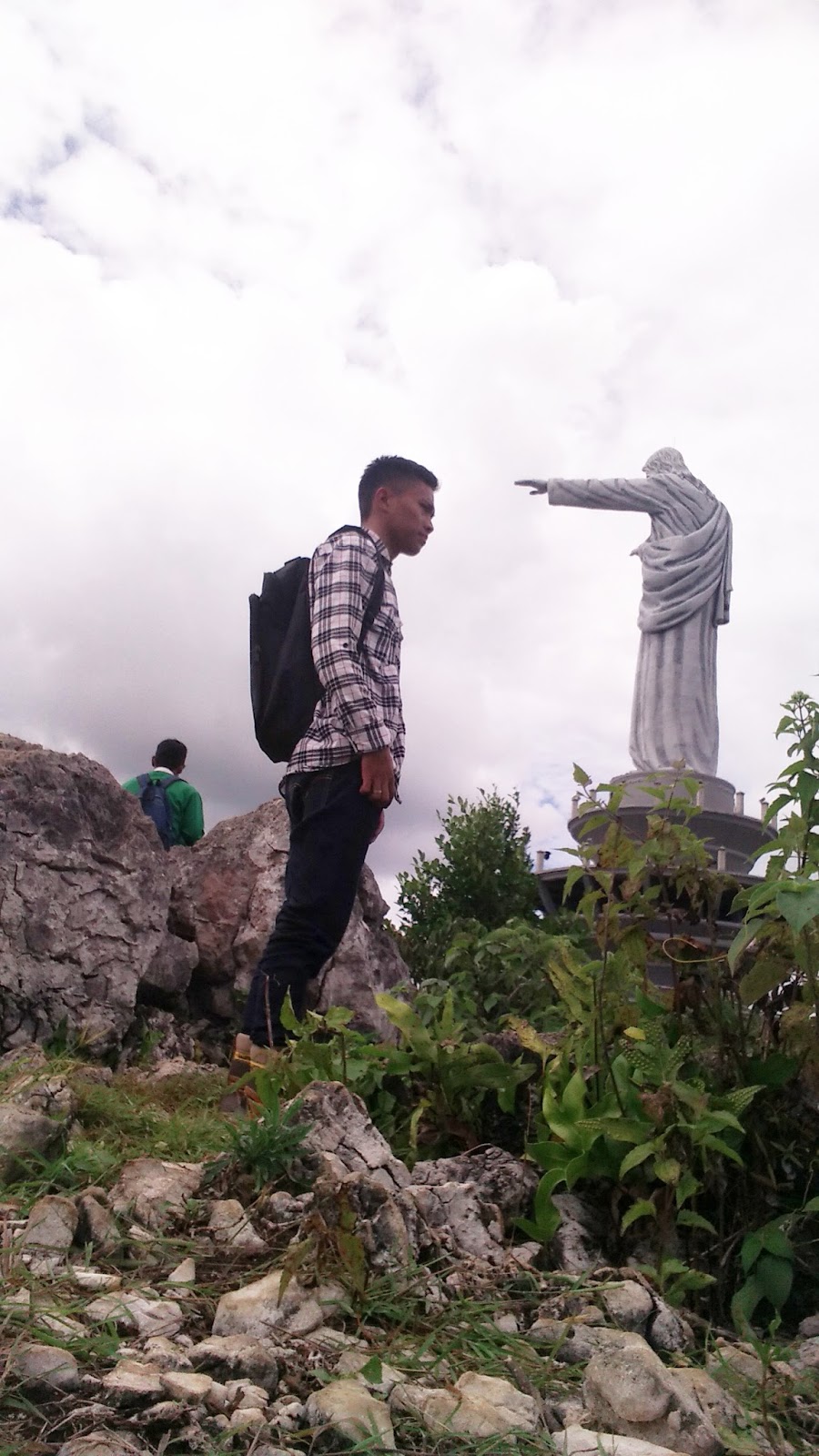 Jejak petualang : Patung Tuhan Yesus (Burake)