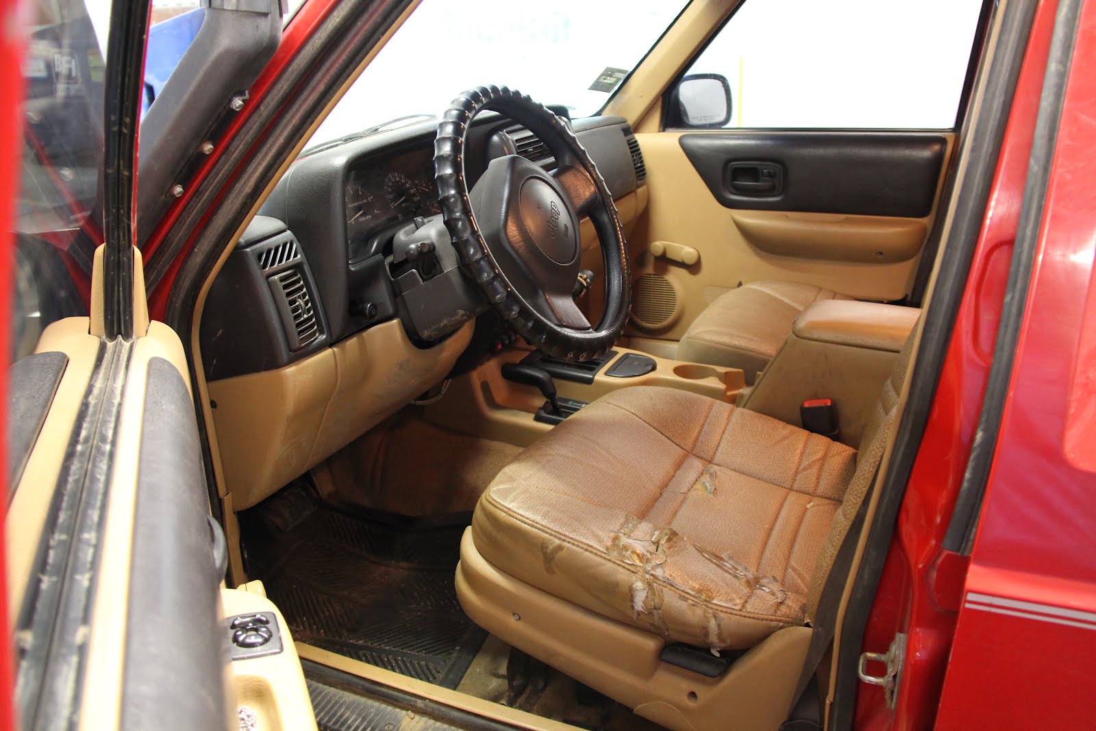 an decline: 97 ZJ Seats in 97 XJ