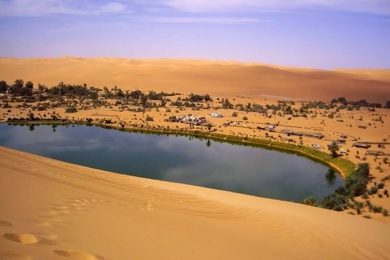 Os lagos de mar de areia de Ubari, Líbia