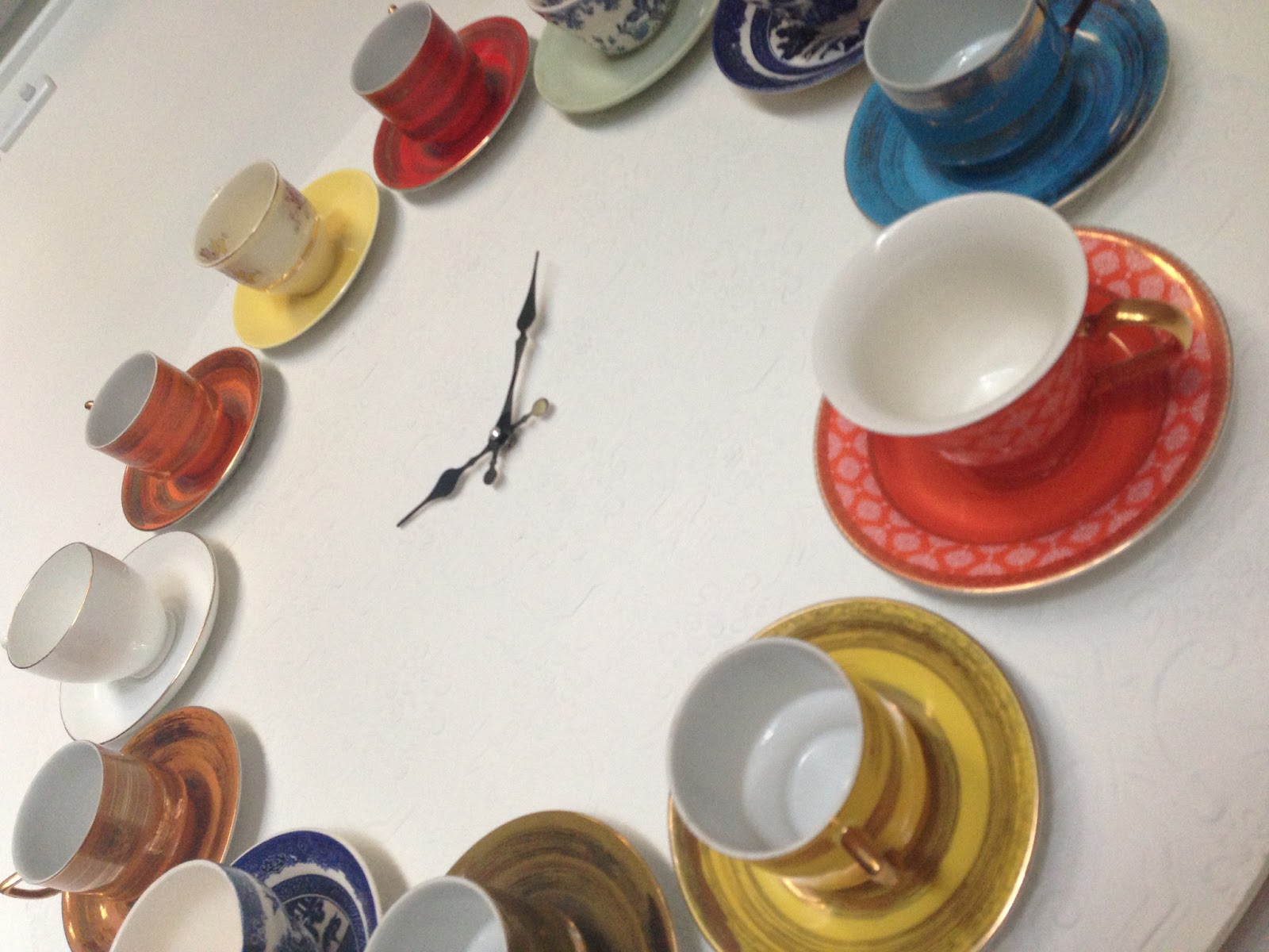 beautiful junk: tea cup clock