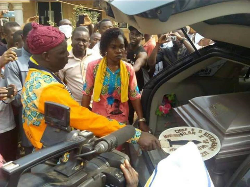 Ephraim Solutions: Photos from comedian, Dede-One-Day’s burial