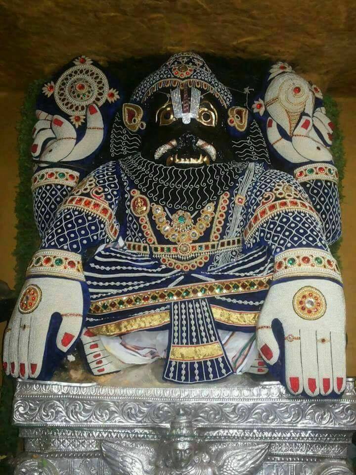 Sri Lakshmi Narasimhar: Madurai Yanai Malai Narasimhar Photo