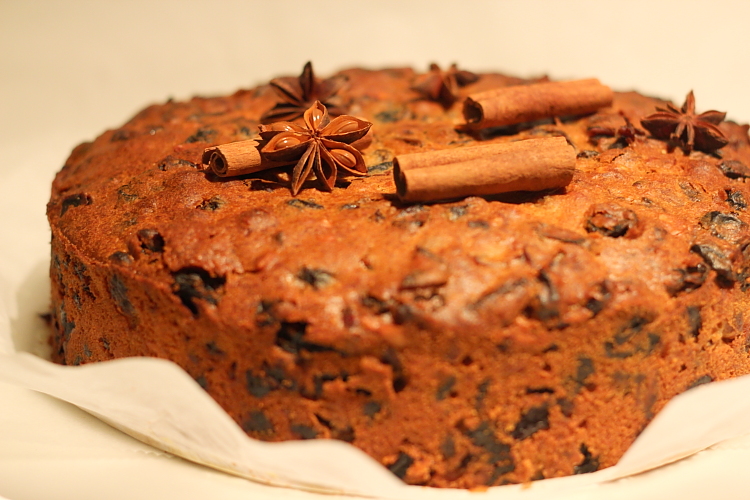 Kulinarijos Laboratorija: Kalėdinis džiovintų vaisių ir riešutų pyragas