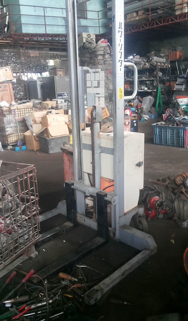 Products: OPK 800kgs battery Lifter