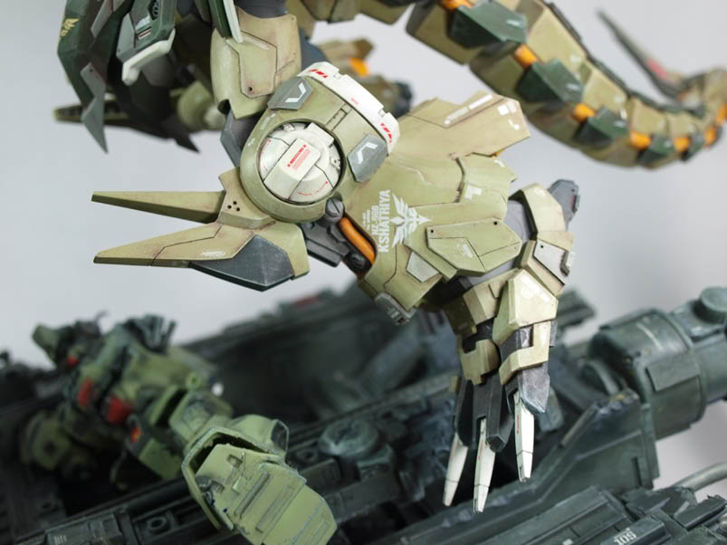 Dragon Head Kshatriya VS Unicorn Gundam Centaur custom build with Diorama