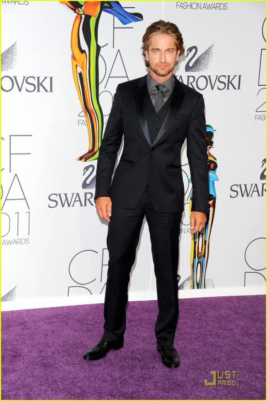 Vera Z: Gerard Butler and His Perfect Suit