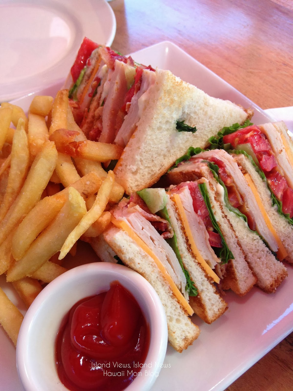 Hawaii Mom Blog: Tiki's Grill & Bar