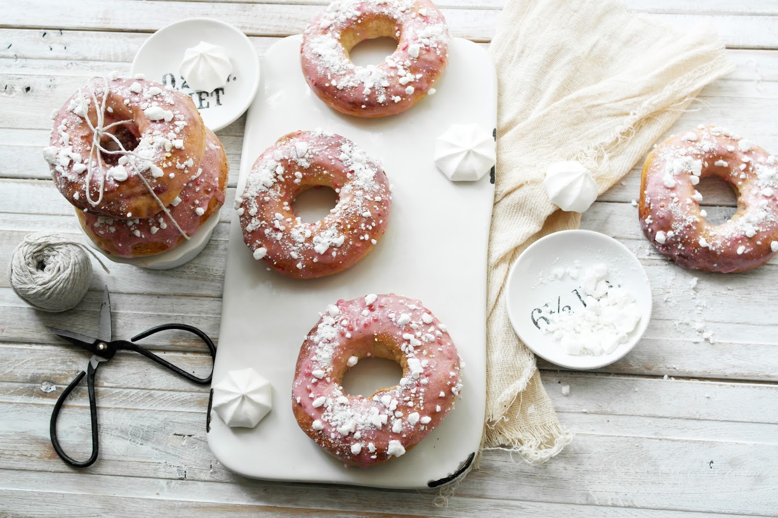 Baked Eaton mess doughnuts