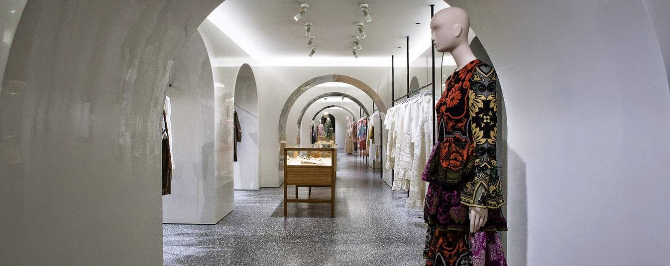 ANDREA JANKE Finest Accessories: VALENTINO Rome | The New Flagship Store