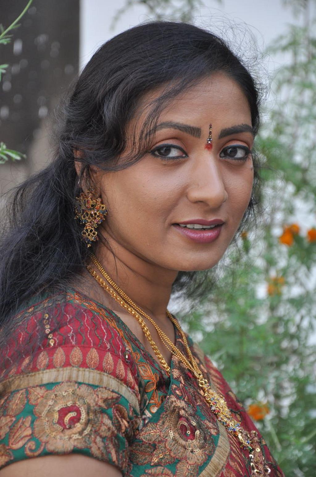 TeluguMovieClub: Aamani latest gallery