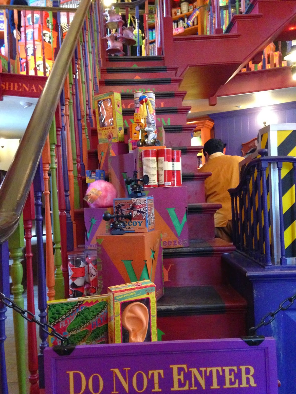 A Crafty Chick: Hogsmeade: Weasley's Wizard Wheezes