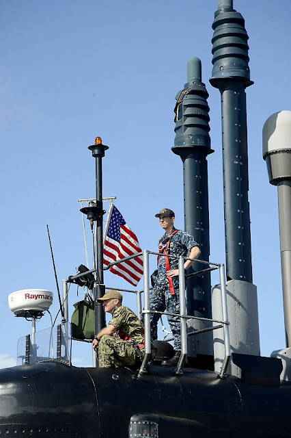 MARINHA DOS EUA COMISSIONA O SUBMARINO USS COLORADO (SSN 788 ...