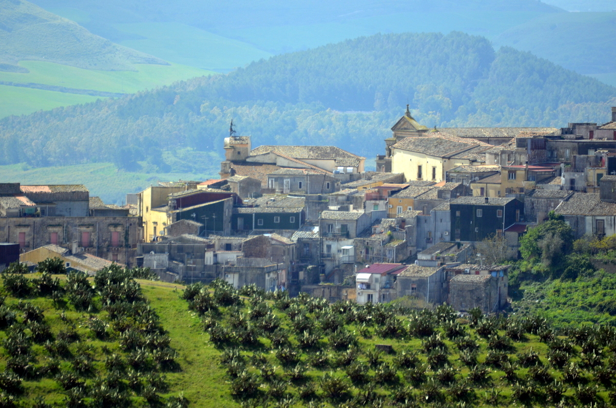 cycling holidays in Italy, discover Sicily : Vizzini village