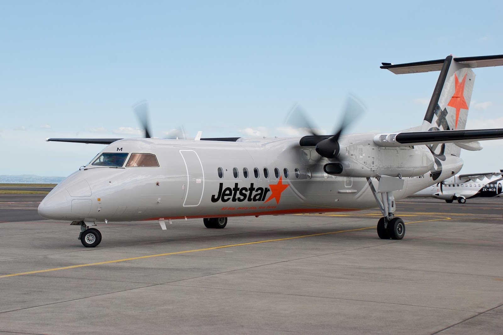 Aviationshotz: Jetstar Regional Q300 Arrives in New Zealand - VH-TQM