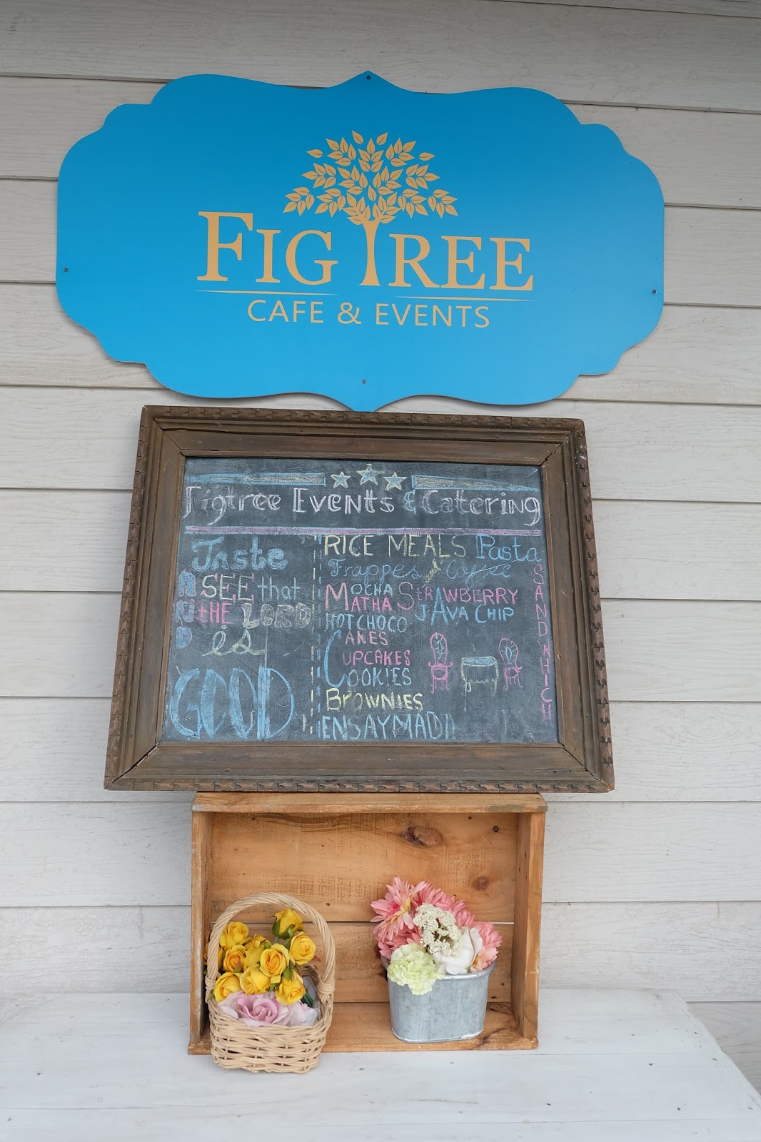 Wandering Cheeky Girl: Cheeks at Chic Cafe: Fig Tree Cafe (In Photos)