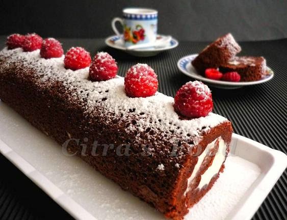 Citra's Home Diary: (Not so) Natural Red Velvet Swiss Roll cake