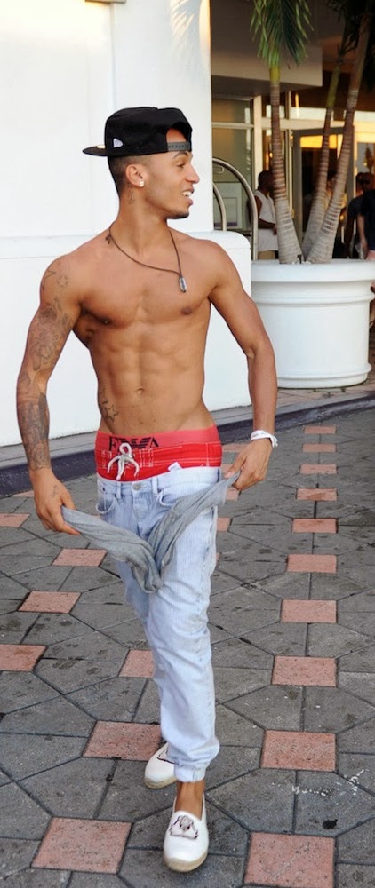 Celeb Saggers: Aston Merrygold Double Sagging