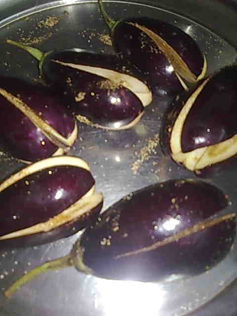 Fast Indian Recipes: Bharwa Baingan (Stuffed Aubergines)
