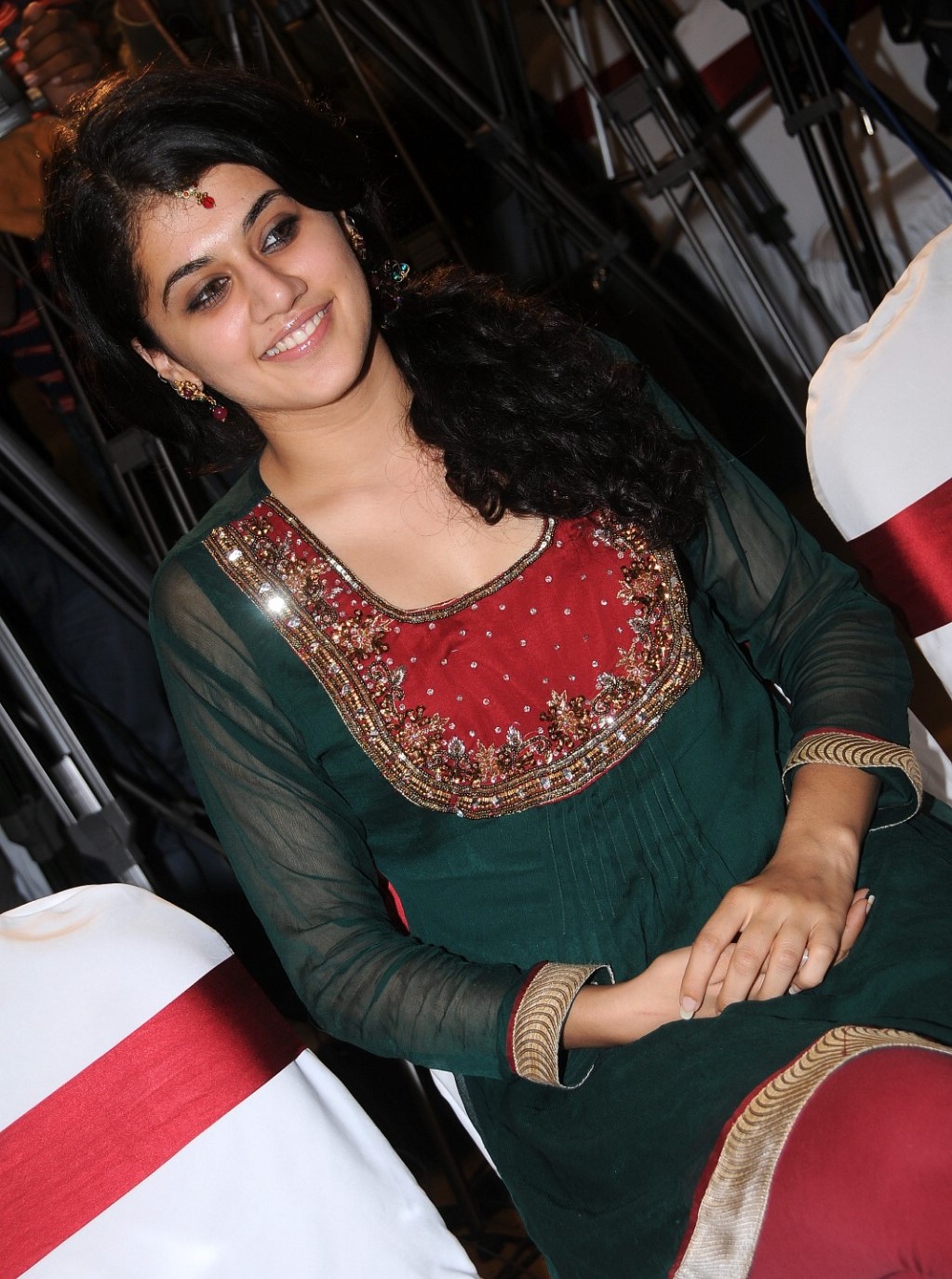 Tapasee-pannu-at-santosham-awards-2009 - Tollywood Actress and Actor ...